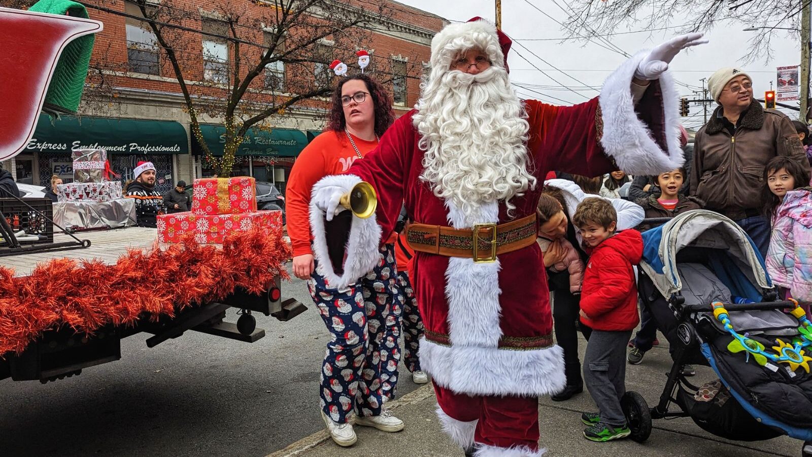 Photos, Video: Nonantum Christmas Parade 2023 - Newton Beacon