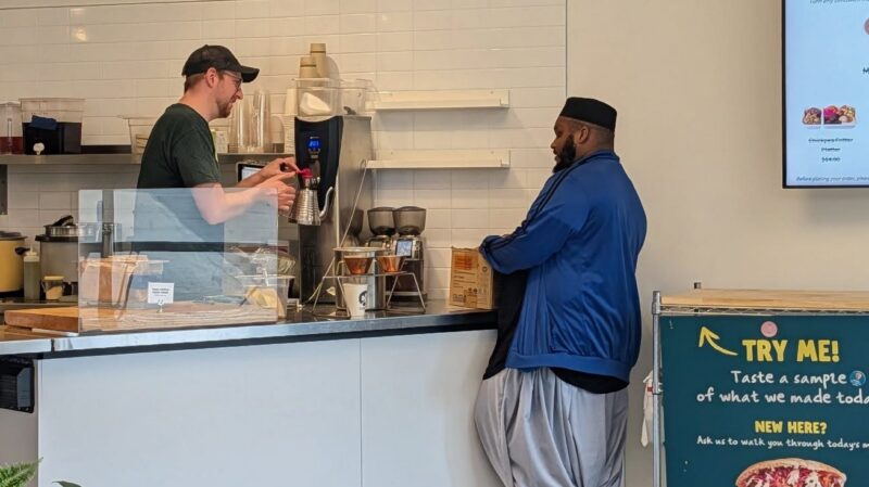 Crowds clear out Clover in Newtonville as company closes doors for good ...